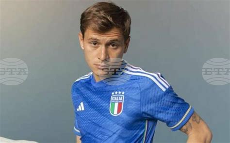 Националният отбор на Италия смени спонсора на екипировка си Утро