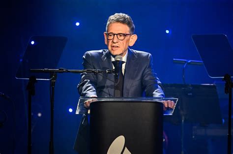 Umg Ceo Lucian Grainge Responds To Drakes Farcical Emails Demand
