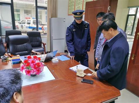 在崇明，随意倾倒“装修垃圾”，违法！澎湃号·政务澎湃新闻 The Paper