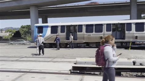 Major Bart Delays Reported After Smoke Leads To Train Evacuation At Macarthur Station Cbs San