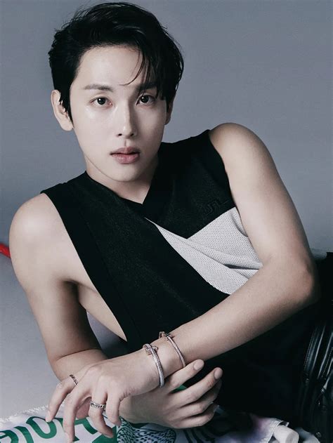 더쿠 보스톤 조조로 보고 나와서 임시완 사진 찾아보는데 우리 윤복이 어디감