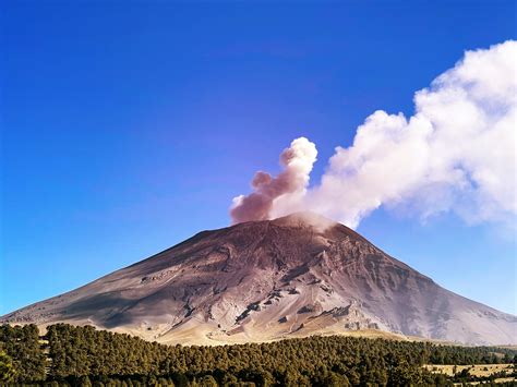 El Volcán Popocatépetl De México Registra 30 Emisiones En 24 Horas
