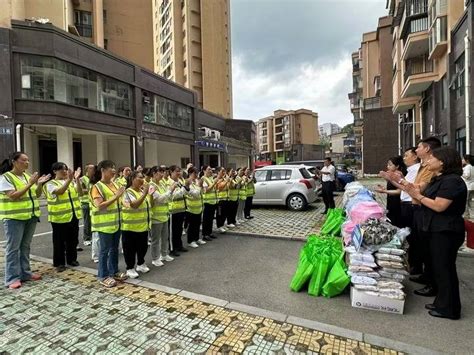 安顺经开区开展“工会送清凉 防暑保安康”慰问活动金宜松防暑降温一线