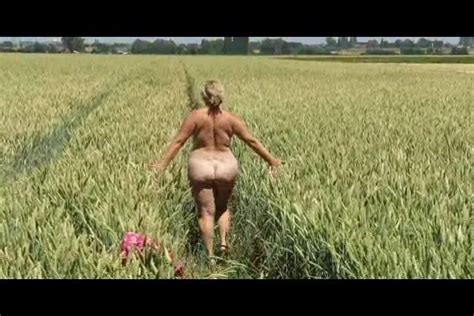 La Bourgeoise Nue Dans La Campagne Xhamster