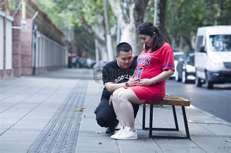 孕妇和准爸爸高清图片下载 正版图片500658413 摄图网