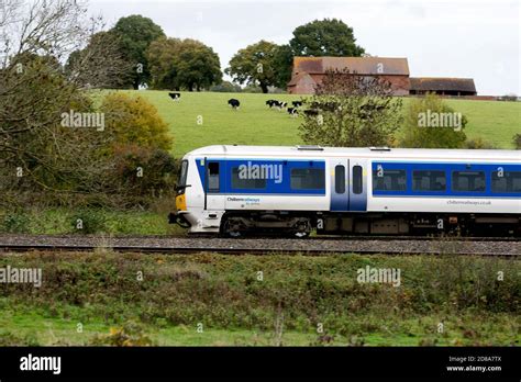 Chiltern Railways Class 165 Diesel Side View Warwickshire Uk Stock
