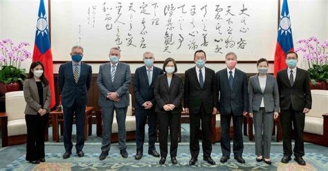 Asml 啟動在台最大投資！蔡英文總統會見營運長：感謝持續投資台灣 Inside