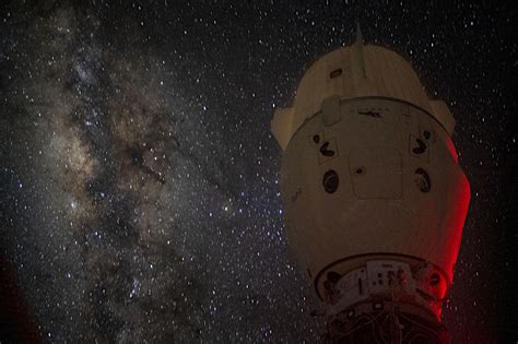 クルードラゴン宇宙船と天の川 アストロピクス