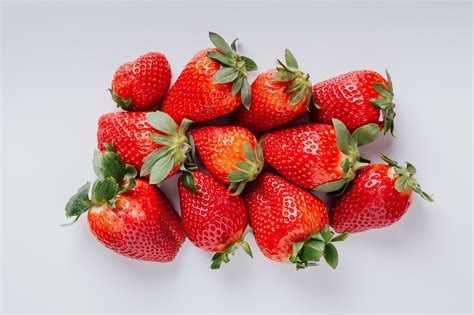 Raspberry Strawberry Cucumber Smoothie — Wellness Bum