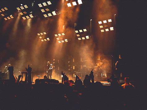 Hd Wallpaper Band Playing Music On Stage Surrounded With Crowd Photo