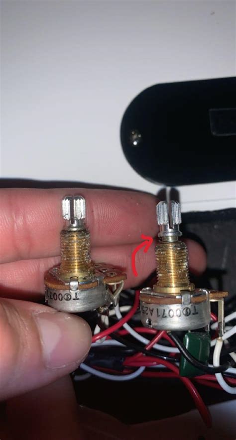 Tone Knob Higher Than The Volume Knob The One On The Right Doesnt