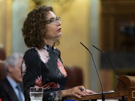 Sánchez Asciende A María Jesús Montero Y Nombra A Carlos Cuerpo