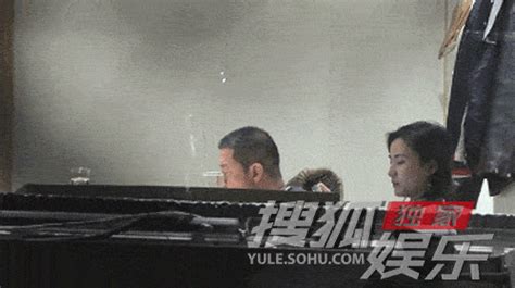 独家：李亚鹏夫妇深夜会友 海哈金喜全程开心吃喝 搜狐大视野 搜狐新闻
