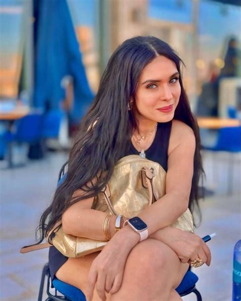 دينا تكشف عن مشروعها المتكامل لتعليم الرقص الشرقي في مصر فيديو مجلة لها