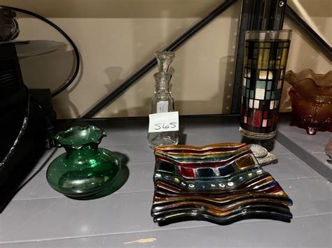 Decorative Glass Pieces Live And Online Auctions On