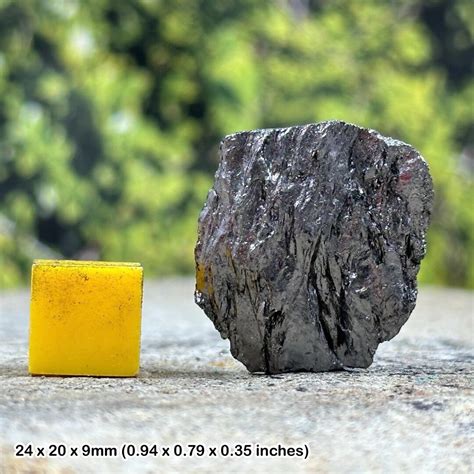 Graphite Crystal Submetallic Grey And Pure Healing Mineral Stone
