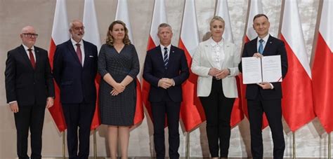 Prezydent podpisał ustawę o wybranych zawodach medycznych Fronda pl