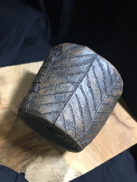 黒い小さな植木鉢 Iichi 日々の暮らしを心地よくするハンドメイドやアンティークのマーケットプレイス