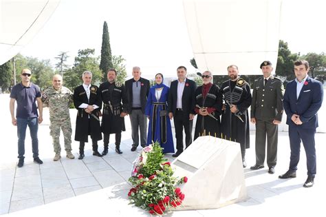 რუსთავის მერმა შშმ პირებს სამედიცინო ეტლები გადასცა Facebook