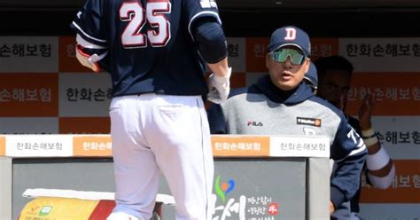 포토 양의지 이승엽 감독 좋았어
