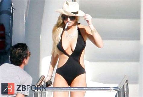Lindsay Lohan In Taut Ebony Bathing Suit Zb Porn