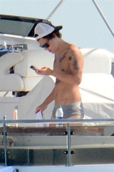 Harry En Un Yate Yate