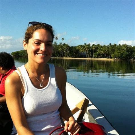 Lara Oliveira YouTube