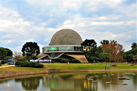 플라네타리오로 알려진 갈릴레오 갈릴레이 천문관의 전경 Planetarium Building에 대한 스톡 사진 및 기타 이미지
