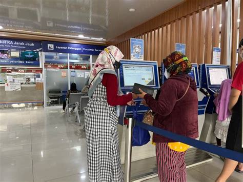 60 Ticketing Queue Foto Stok Potret And Gambar Bebas Royalti Istock