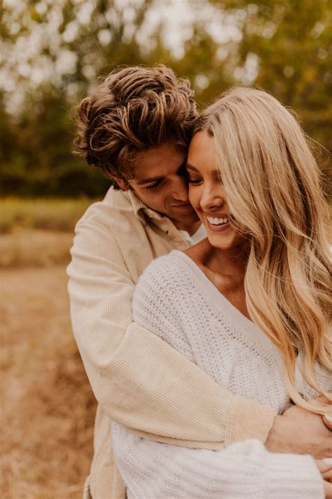 Cute Fall Photoshoot Ideas Couples Artofit