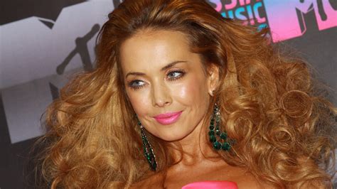 Отец Жанны Фриске изменит памятник на могиле певицы