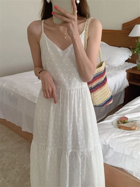 화이트 롱원피스 드레스 어깨끈 나시 슬리브리스 셔링 루즈핏 시스루 도트 봄 여름 민소매 끈나시 뷔스티에 레이어드 캐미솔 어깨끈 결혼식 피로연 하객룩 엄마돌잔치 셀프웨딩 스몰