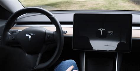 车机卡顿、死机或屏幕坏，开着没物理按键的车咋办？ 知乎