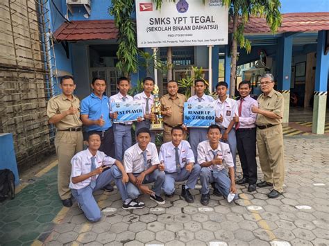 Tim Futsal SMK YPT Kota Tegal Gondol Tropi AFK FUTSALISMO 2022