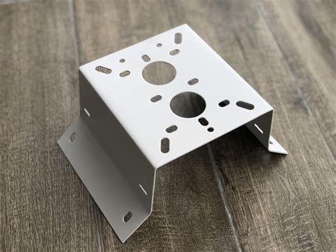 Купить Металлический кронштейн для крепления камеры на угол здания Ca18 от в ВИДЕОДОМ