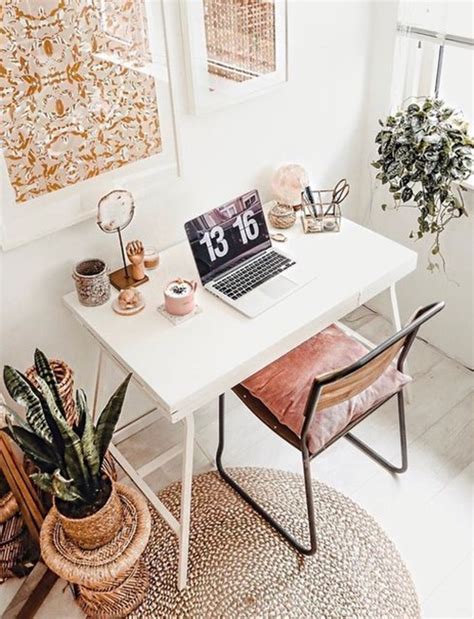 40 ไอเดียจัดโต๊ะทำงานมุมเล็กๆ น่ารักมินิมอล Ladyissue เว็บรีวิวเครื่องสำอาง ชุมชนผู้หญิง ฮา