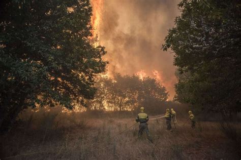 Incendio Cualedro Un Fuego Sin Control Arrasa En Ourense 2000