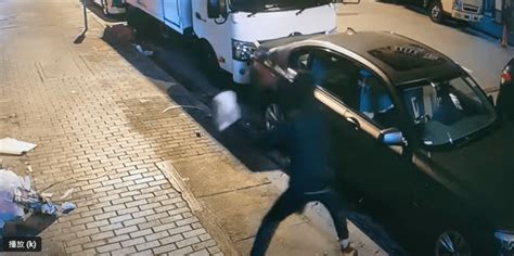 車cam直擊│深水埗兩車遭扑窗盜竊 一車車窗超堅固氣走賊人 星島日報
