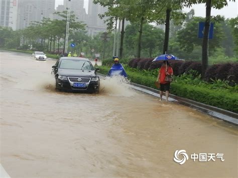 广东阳江雨势猛烈内涝严重 路上驾车如行船 天气图集 中国天气网