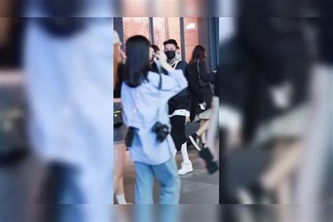 又拍到小哥哥带女朋友逛街了 蜀都街拍女朋友哥哥