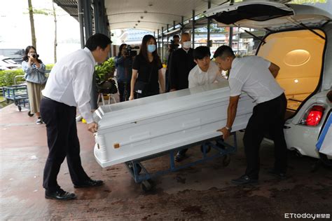 快訊／小鬼遺體送抵二殯！ 預計下午火化「回到自己的星球」 Ettoday星光雲 Ettoday新聞雲