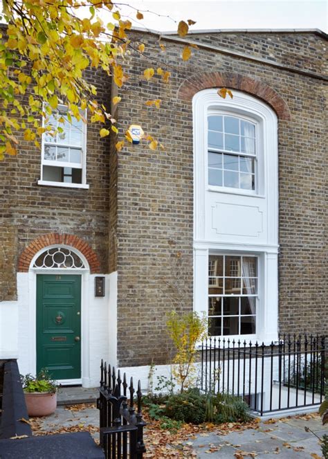 HÛt Adds Jewel Like Glass Extension To East London House