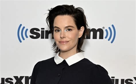 Schitts Creek Star Emily Hampshire Apologises For Johnny Depp And