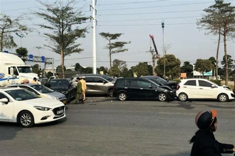Tai Nạn Giao Thông Nghiêm Trọng ở Hà Nội 7 ô Tô Tông Liên Hoàn Nghi