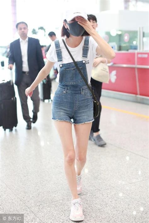 佟麗婭不僅僅有「吊帶」，還有細腰長腿！網友：就是沒胸 每日頭條