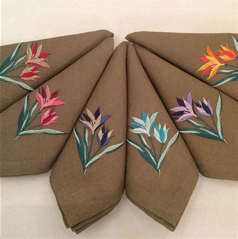 Pin em Embroidery Toalhas bordadas Almofadas para agulhas Pontos bordados à mão