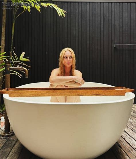 Rumer Willis Nude In Her New Bathtub 6 Photos The Fappening