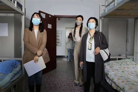 入“园”新印象 我院领导老师走访新生寝室 东北林业园林学院