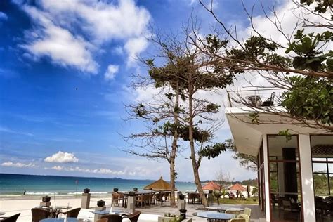 Hotel Dipesisir Pantai Dengan Panorama Pantai Eksotis Dan Laut Di