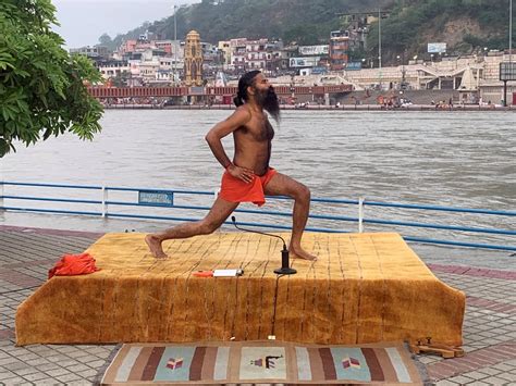 El Gurú Del Yoga Más Famoso De La India Irá A Juicio Por Prometer Curas